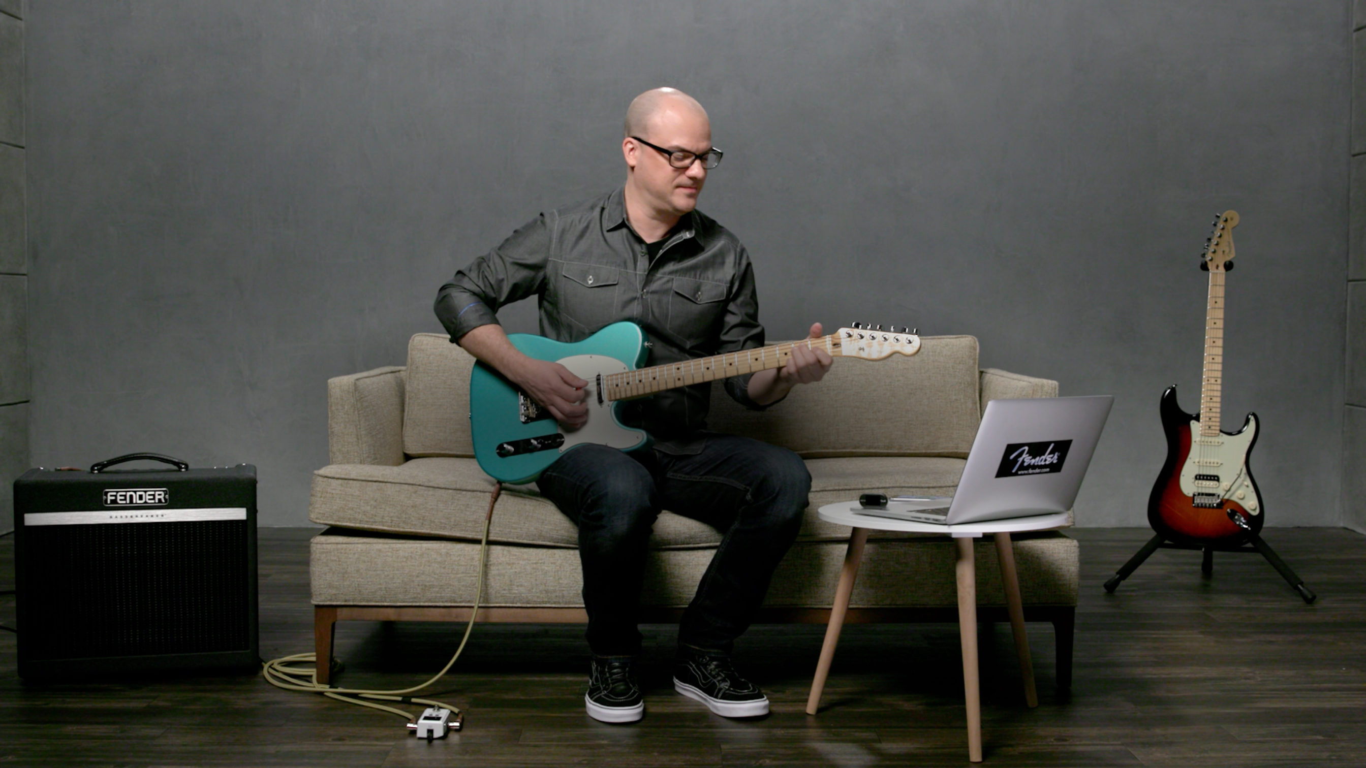 WATCH & LEARN: TUNING ELECTRIC GUITARS